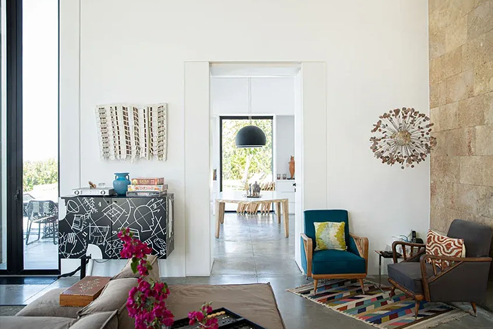 Zita Fidar, Lebanon - Book direct